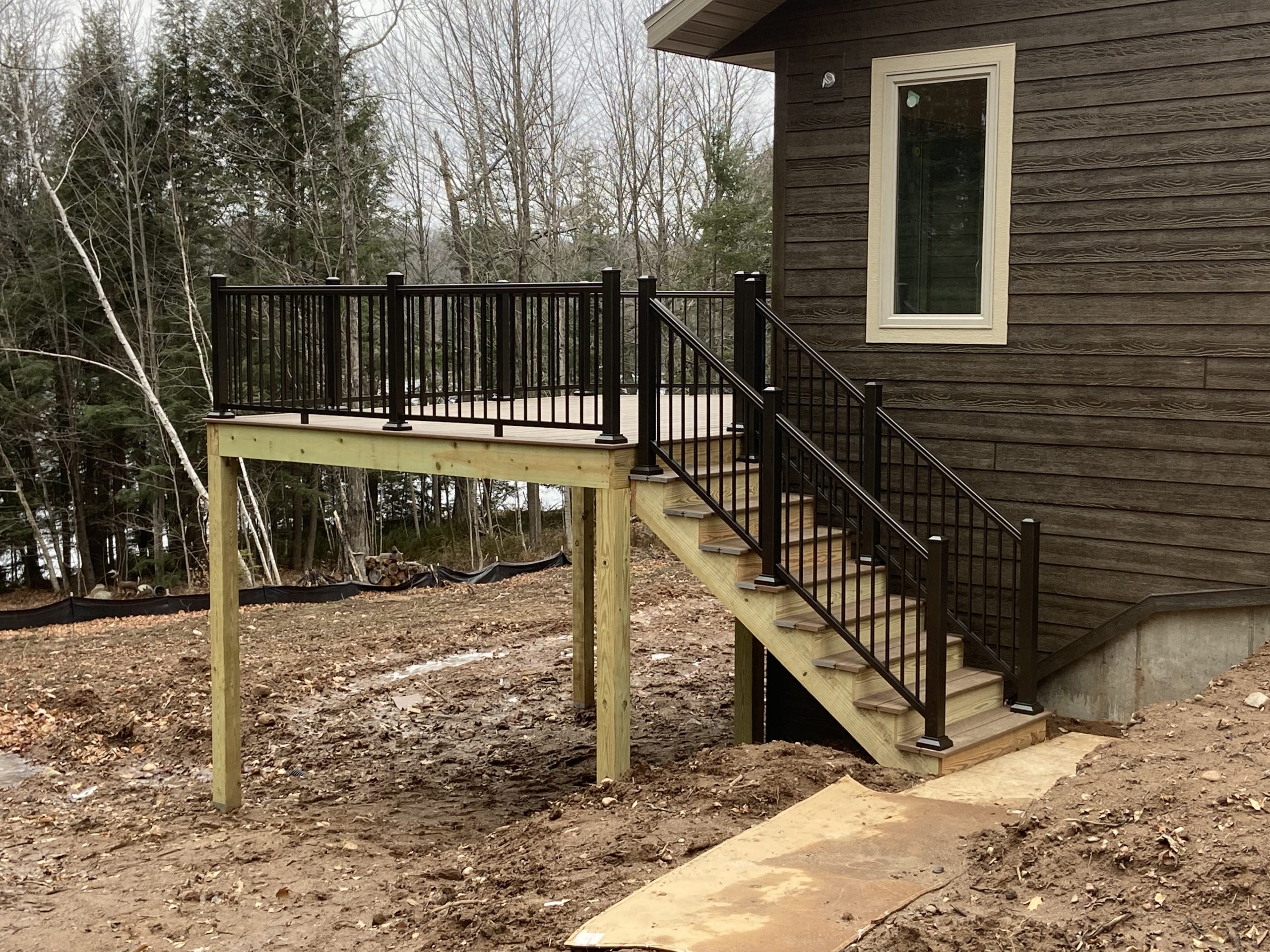 Wrap Around Deck - moderninteriorswi